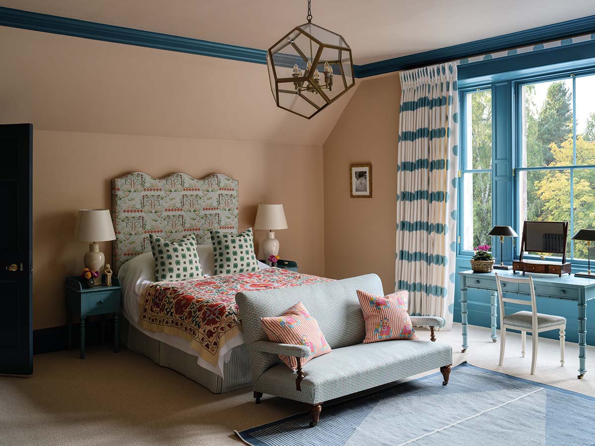 Interior designer Olivia Emery transforms Georgian country house ...