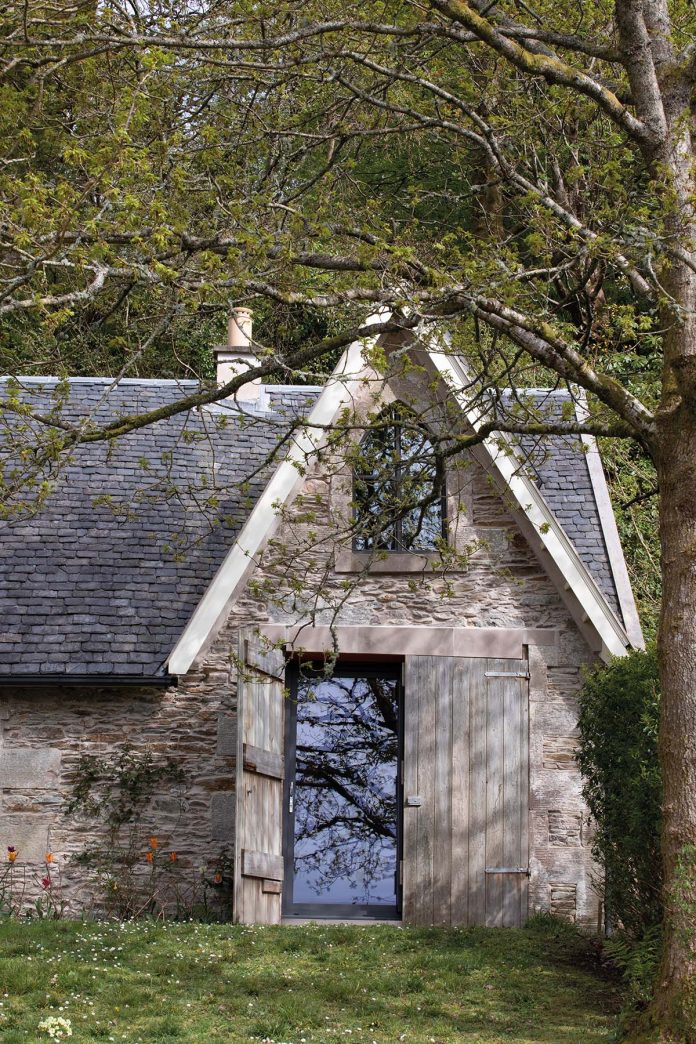 170-year-old Loch Long coach house now a space for modern living ...
