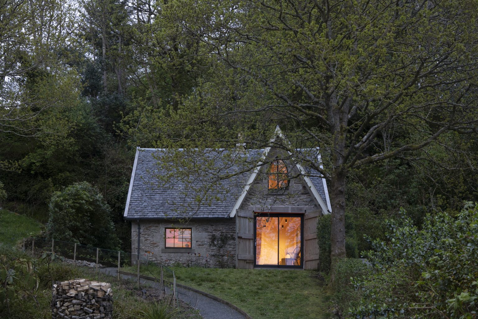 170-year-old Loch Long coach house now a space for modern living ...